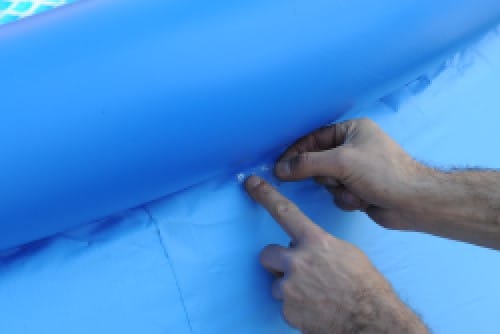 Réparer le liner d'une piscine ou un spa gonflable avec une rustine ...